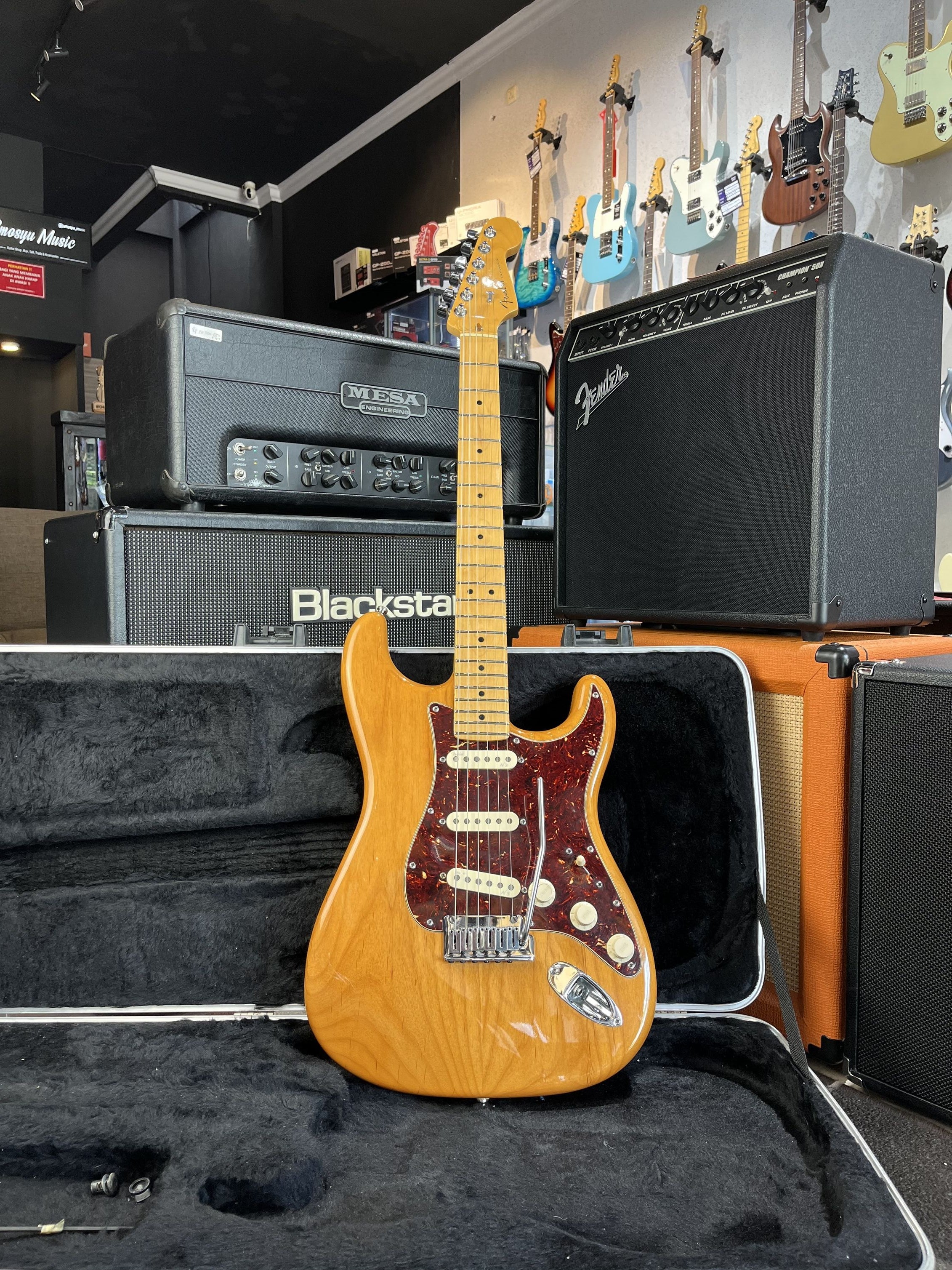 FENDER STRATOCASTER AMERICAN DELUXE – smosyumusic-com